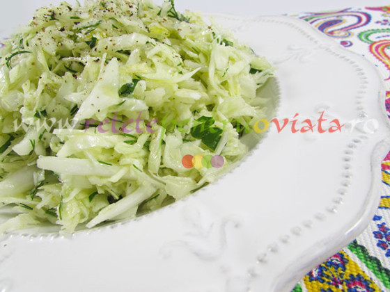 Salata de Varza Cruda cu Frunze de Telina ⋆ Retete Pentru O Viata