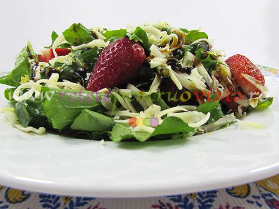 Salata de Rucola cu Mozzarella si Capsuni ⋆ Retete Pentru O Viata