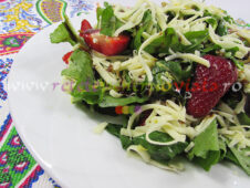 Salata de Rucola cu Mozzarella si Capsuni ⋆ Retete Pentru O Viata