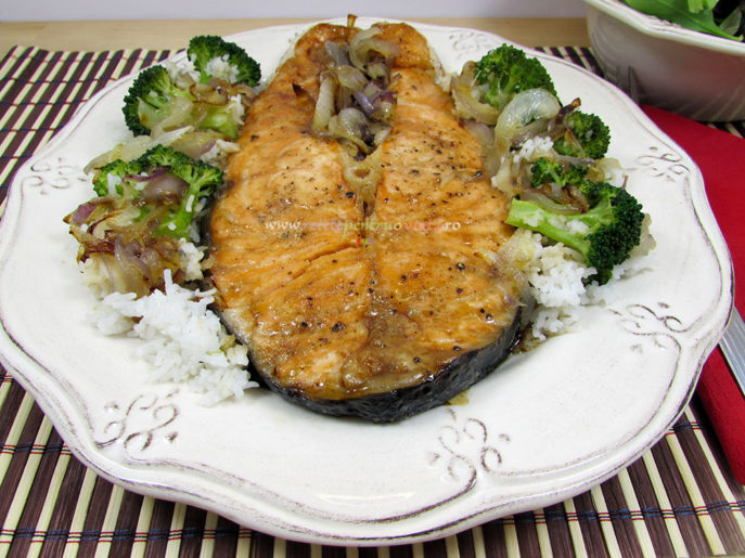 Somon la Cuptor cu Orez si Broccoli ⋆ Retete Pentru O Viata