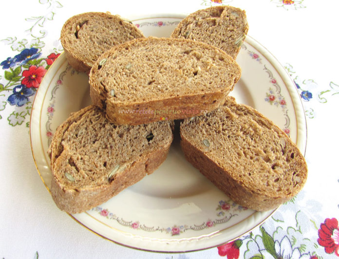 Paine de Casa cu Faina Neagra si Seminte ⋆ Retete Pentru O Viata