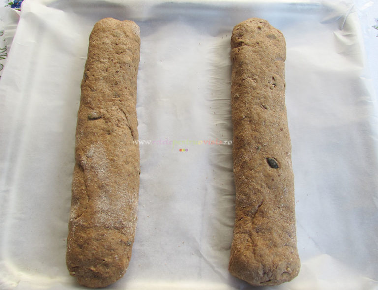 Paine de Casa cu Faina Neagra si Seminte ⋆ Retete Pentru O Viata