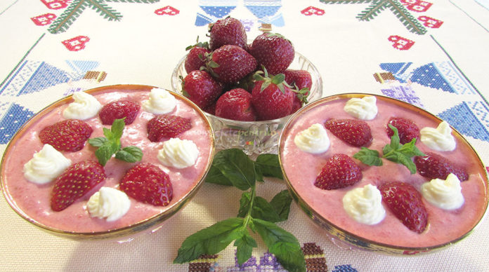 Parfait cu Iaurt, Capsuni si Biscuiti cu Ciocolata ⋆ Retete Pentru O Viata