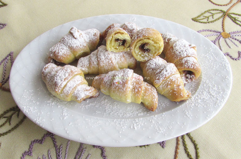 Cornulete de Post cu Apa Minerala ⋆ Retete Pentru O Viata