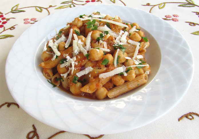 Paste cu Naut si Sos de Rosii ⋆ Retete Pentru O Viata