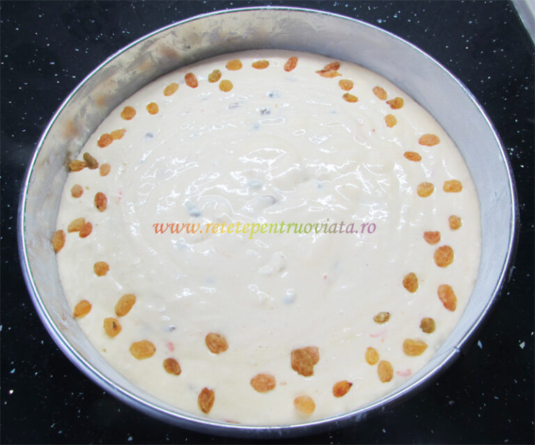 Pasca fara Aluat cu Branza, Smantana si Stafide ⋆ Retete Pentru O Viata