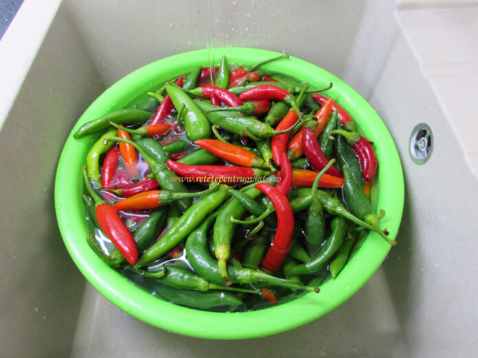 Ardei Iute la Borcan pentru Iarna ⋆ Retete Pentru O Viata